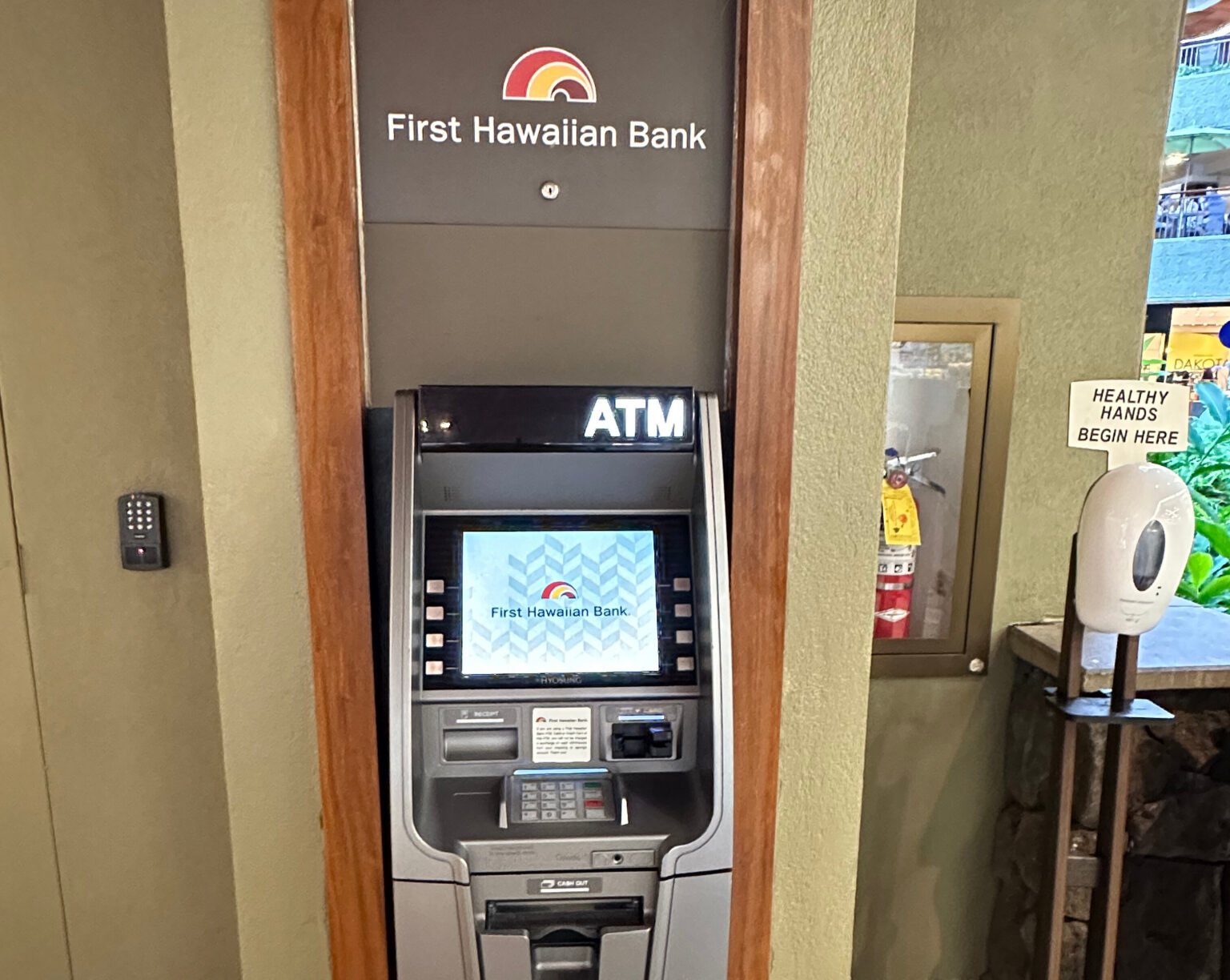 ハワイ旅行者でも日本語で簡単にアメリカの銀行口座を開設する方法【First Hawaiian Bank】